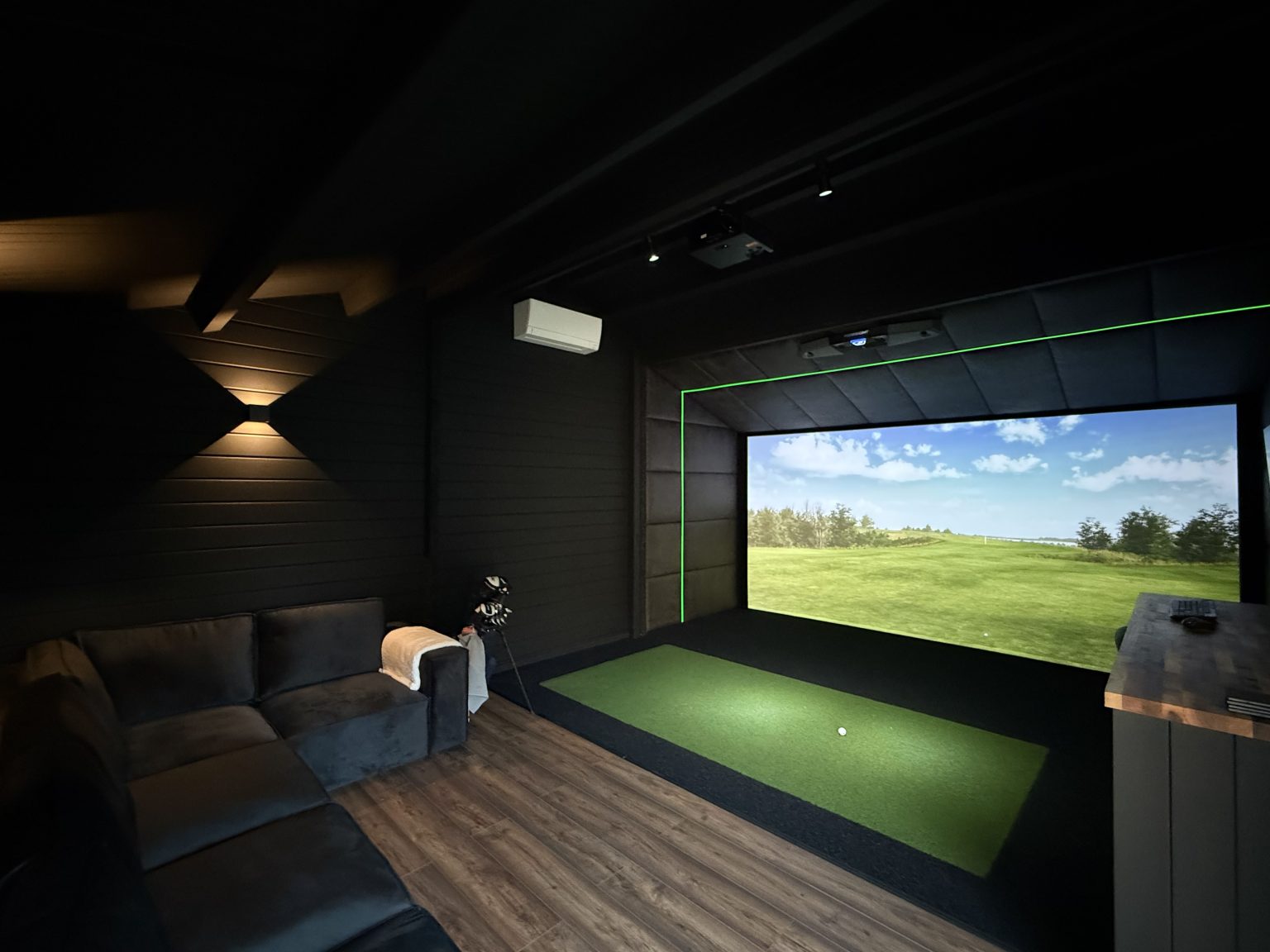 What Are the Types of Golf Simulators?